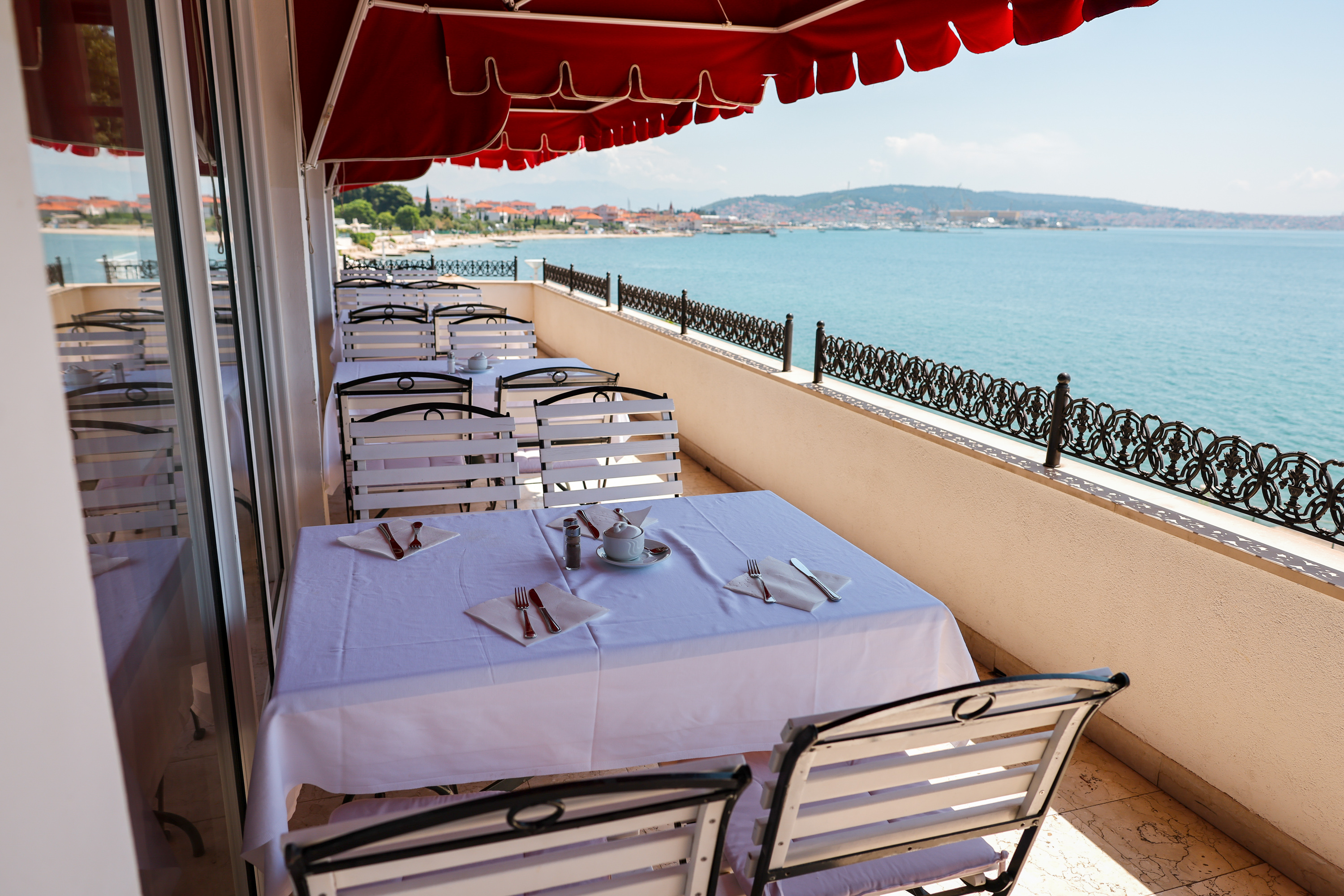 All-inclusive restaurant and bar - All-inclusive restaurant and bar ...